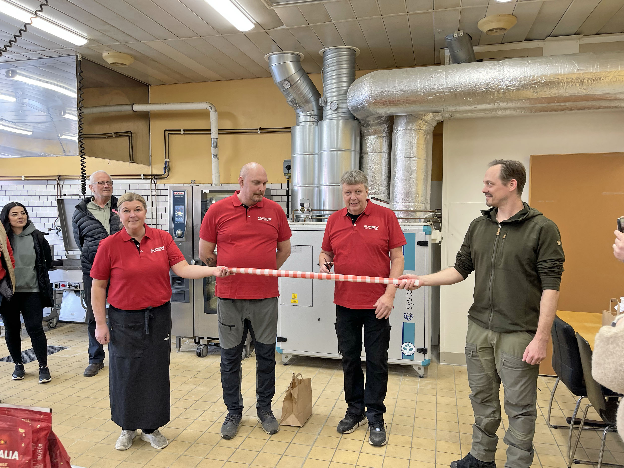 Strålande sol och glada gäster när Gluggen invigde i Söderhamn ...